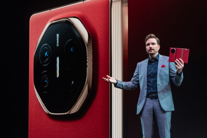 Huawei wprowadza na rynek globalny pierwszy komercyjny smartfon z ...