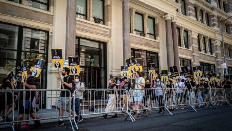 SAG-AFTRAの91%賛成が労使問題に幕、AIの歯止めがハリウッドの新たな土台に – マーティン・シッド・マガジン